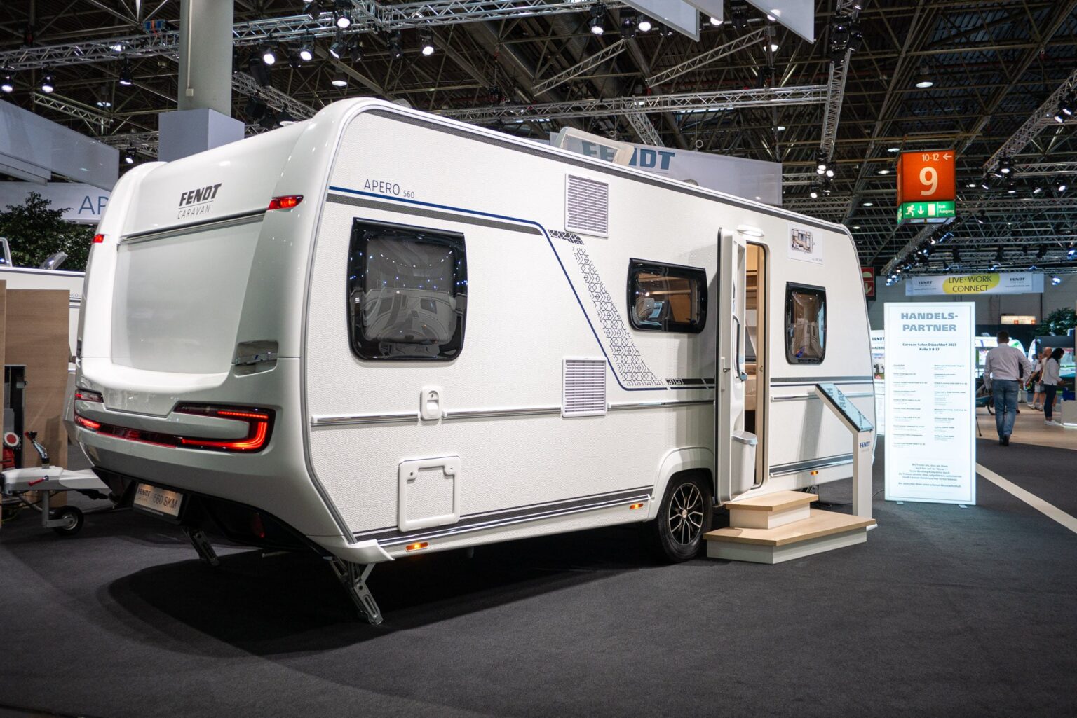 Fendt Apero 560 SKM (2024): familienfreundlicher Wohnwagen mit ...