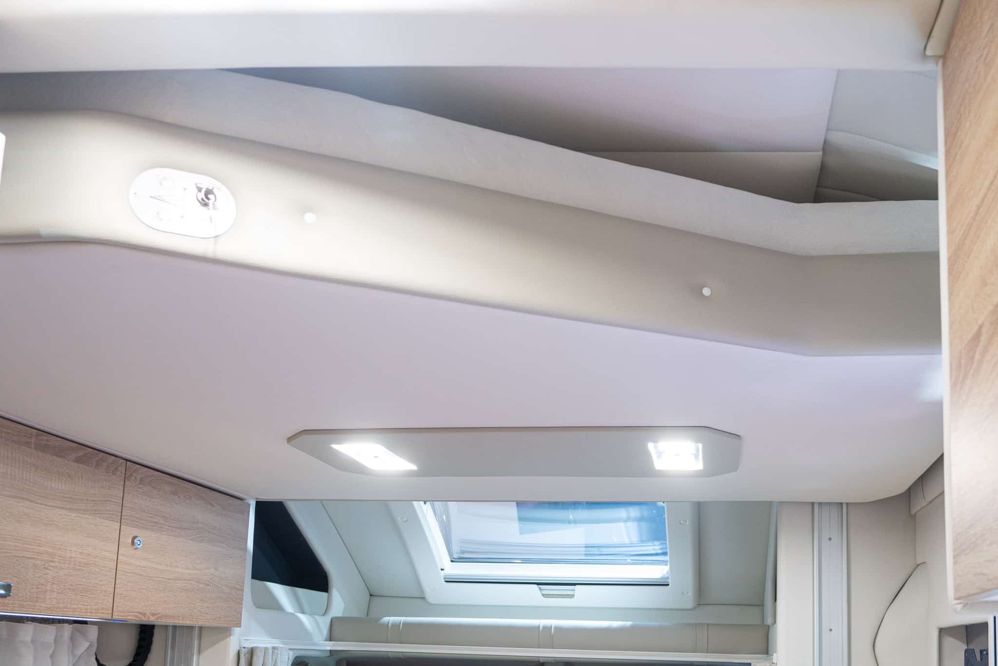 Atlantis Deluxe 695 (2024): komfortables Luxus-Wohnmobil mit Premium ...