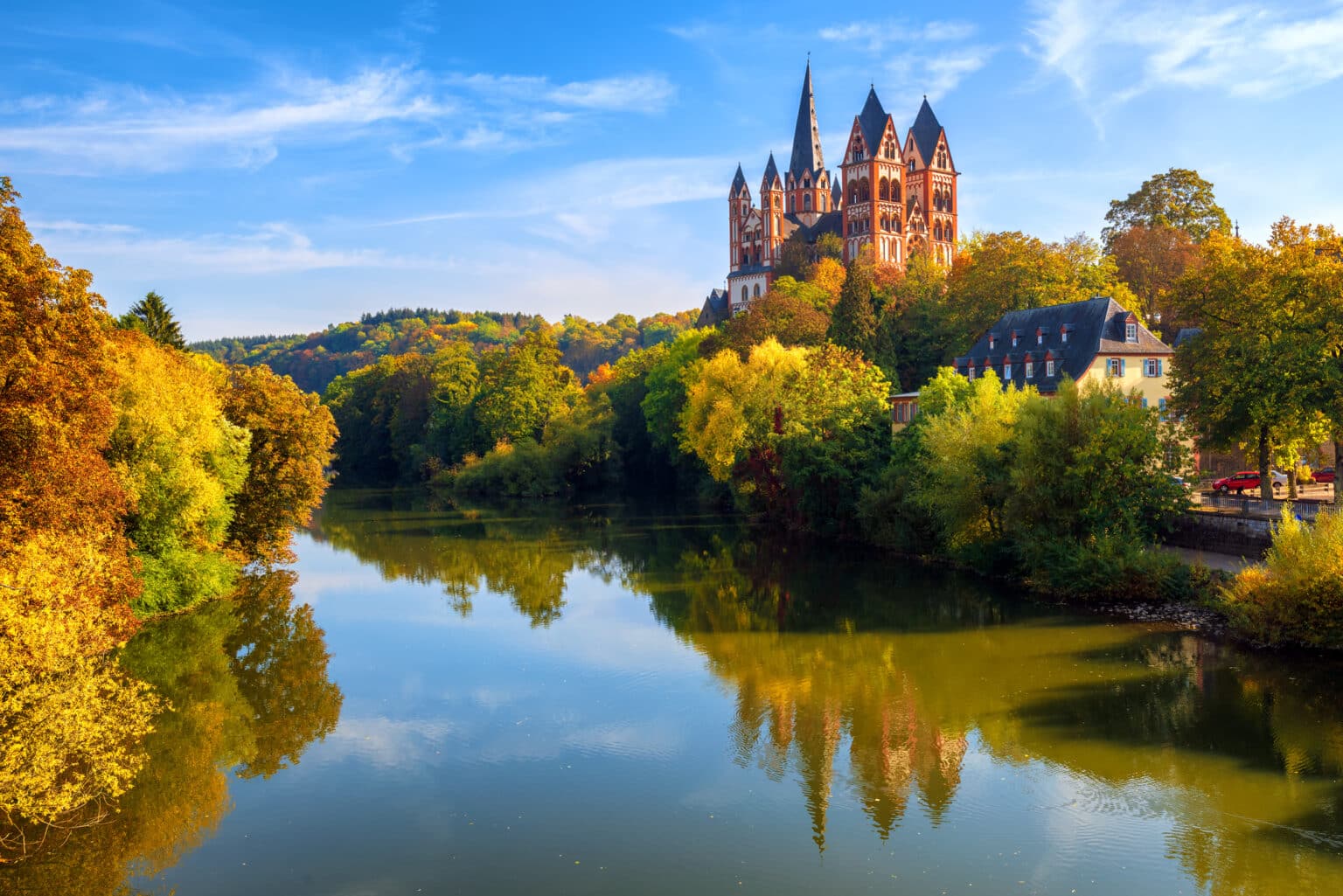 Camping an der Lahn: Naturerlebnis am Flussufer 🌄