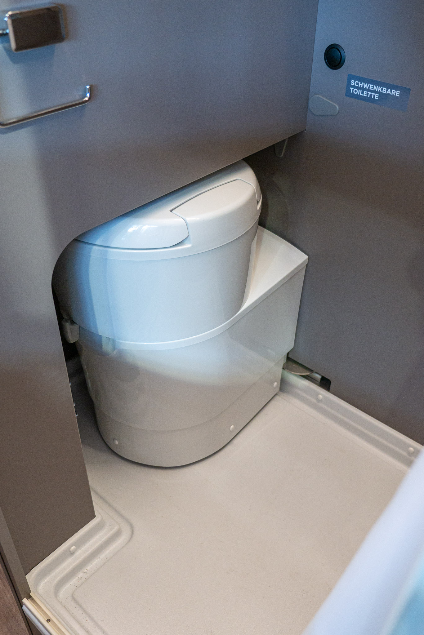 LMC Innovan 592 (2024): kompakter Kastenwagen mit Einzelbett-Grundriss ...