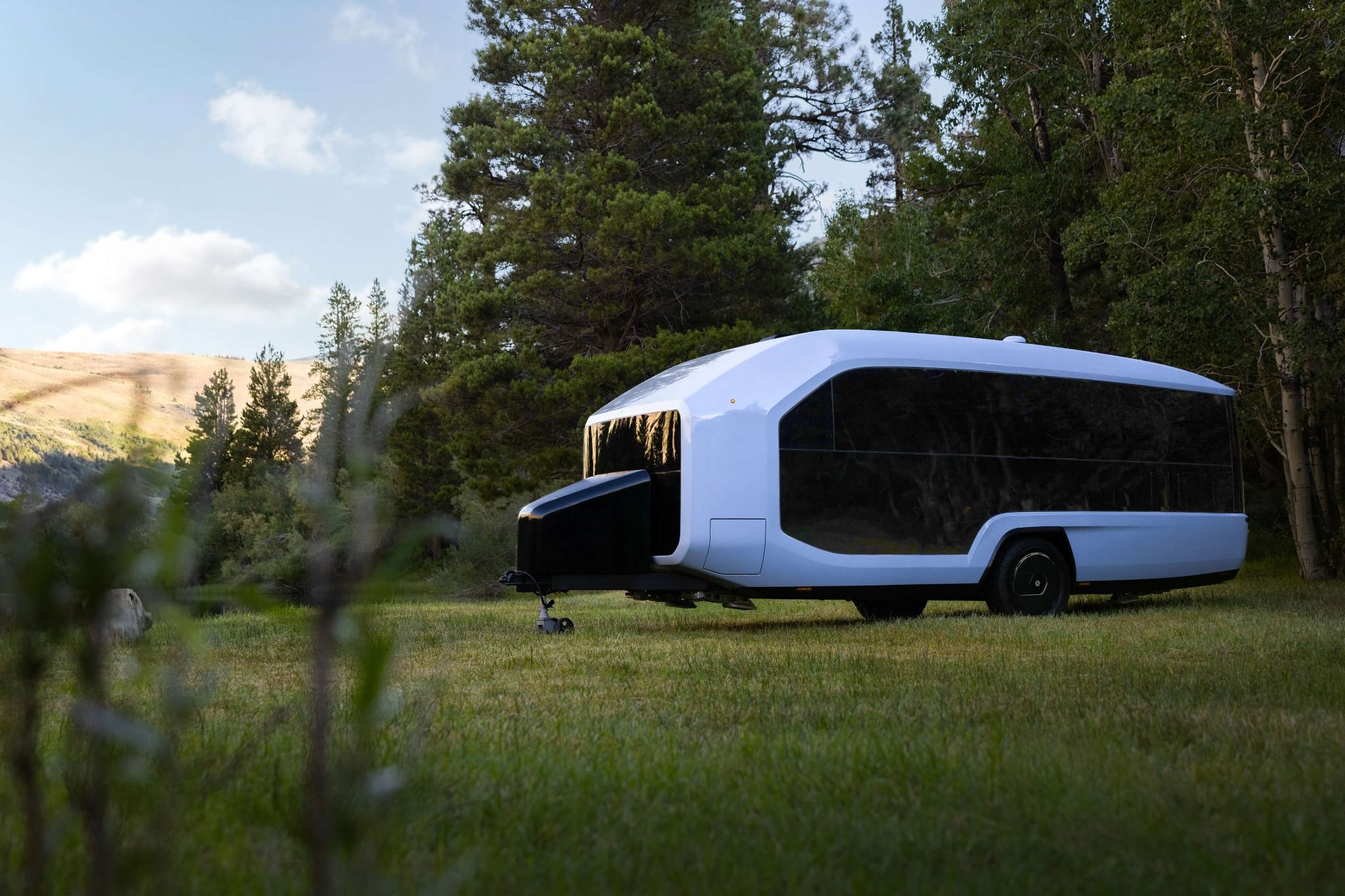 Pebble Flow – vollelektrischer Luxus-Wohnwagen aus den USA
