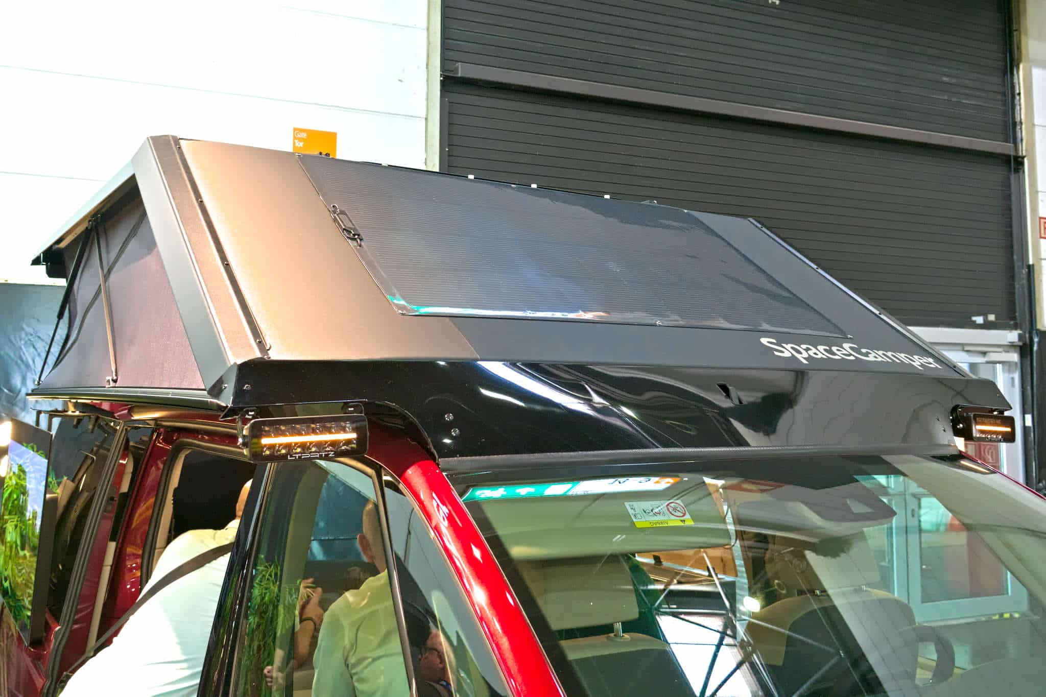 Neuheiten Caravan Salon 2024: SpaceCamper Roof - Bahnbrechendes Dachzelt und Aufstelldach in einem