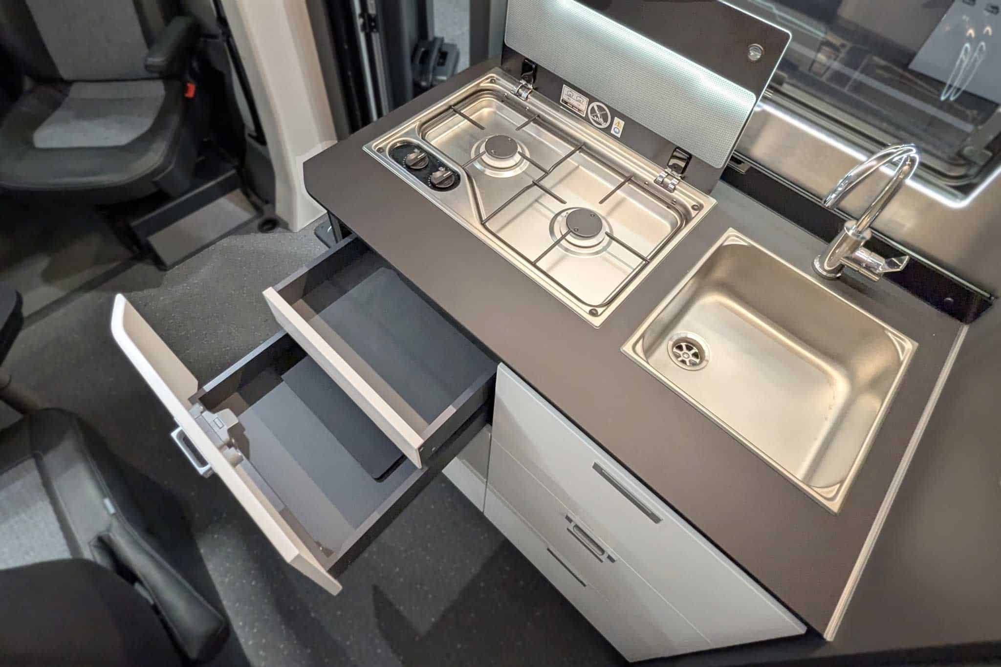 Adria Compact Max SL (2025) – Durchdachter Einzelbett-Grundriss auf VW ...